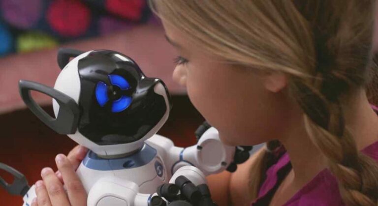 Derdini GIF'le Anlatan Robot: Peeqo • Bigumigu