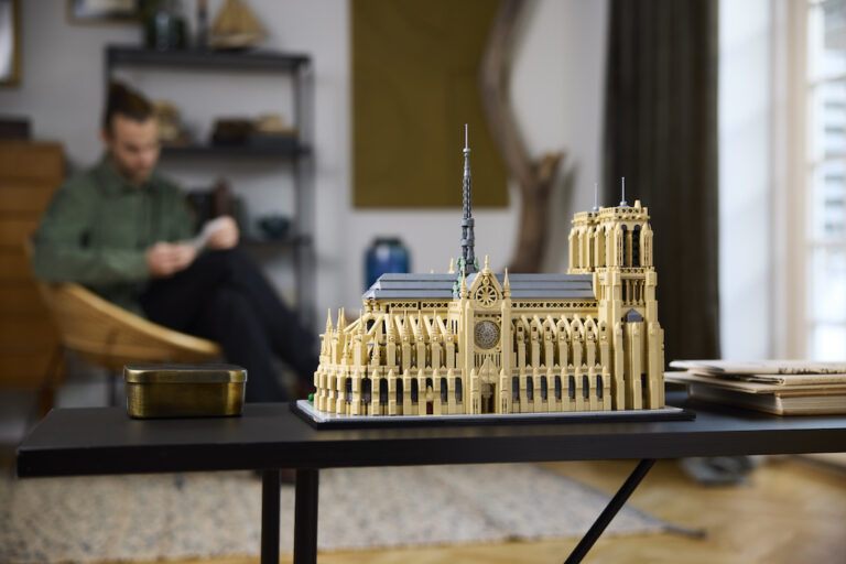 Mona Lisa ve Notre Dame Setleriyle Paris Ruhu LEGO Evreninde • Bigumigu